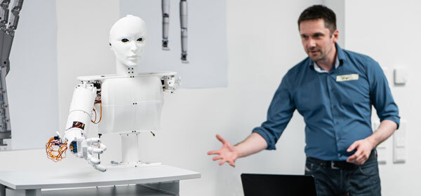 isento GmbH: A robot for every household | PTC